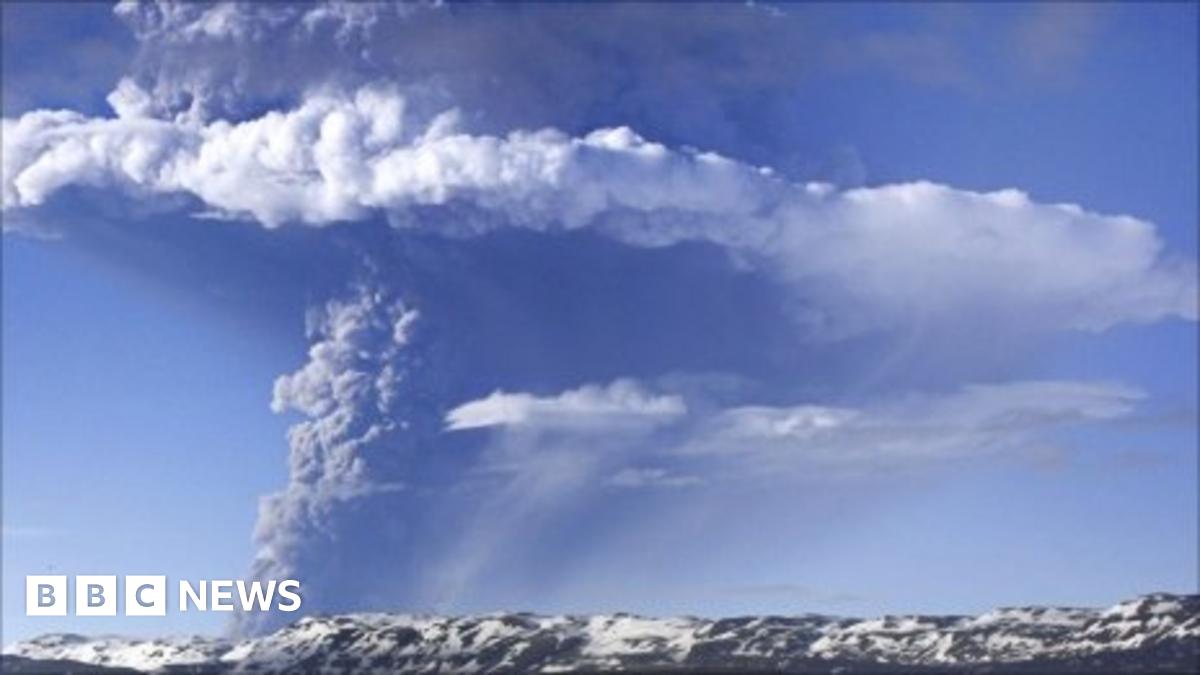 NI flights grounded due to ash cloud - at a glance - BBC News