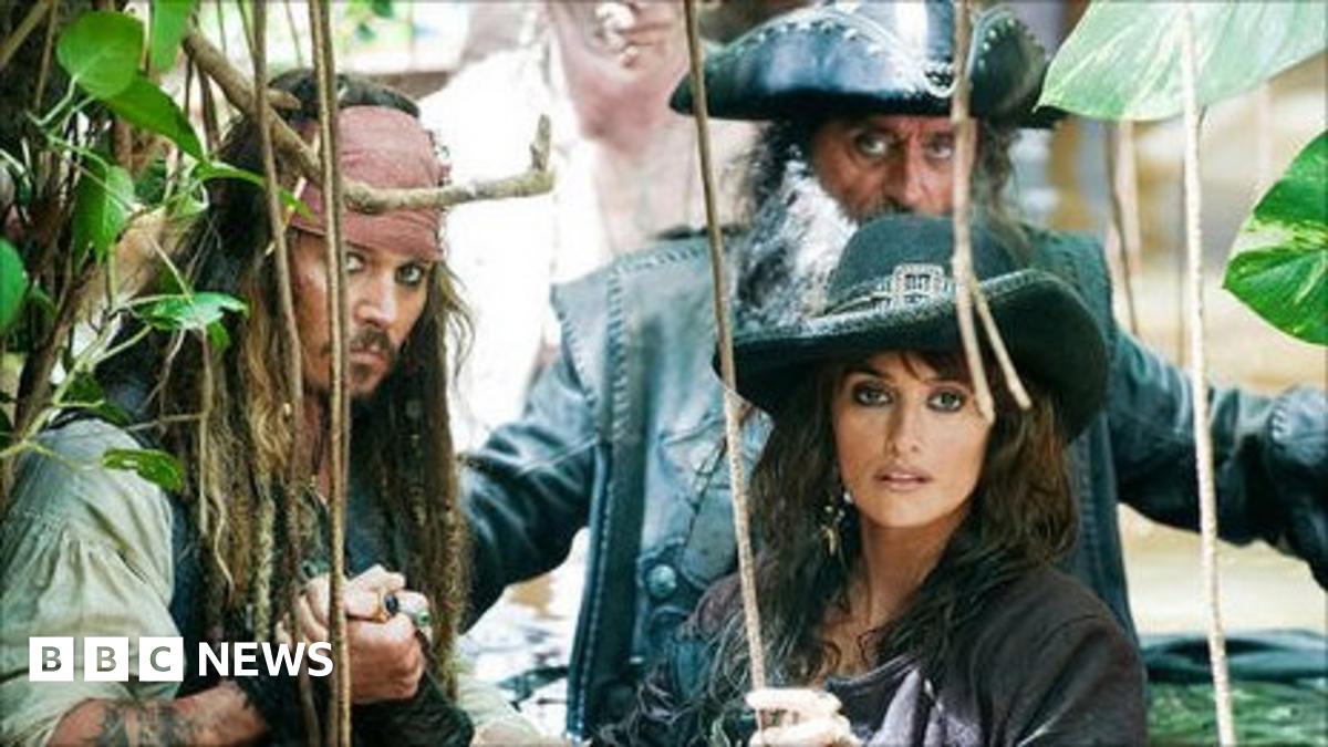 Pirates of the Caribbean sequel tops US box office - BBC News