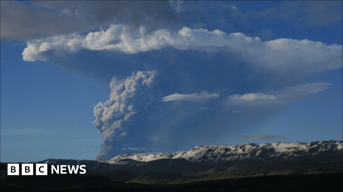Iceland volcano pumps a different ash - BBC News