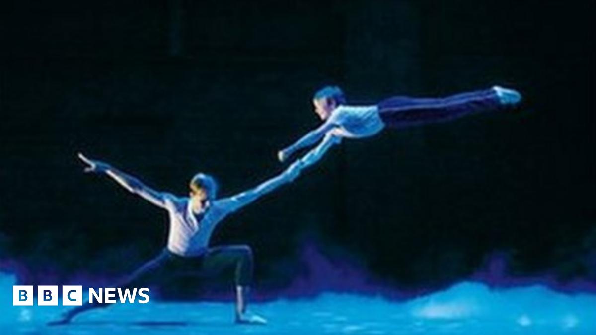 Liverpool actors land major roles in London's West End - BBC News