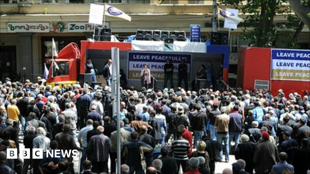 Mass opposition rally in Tbilisi, Georgia - BBC News