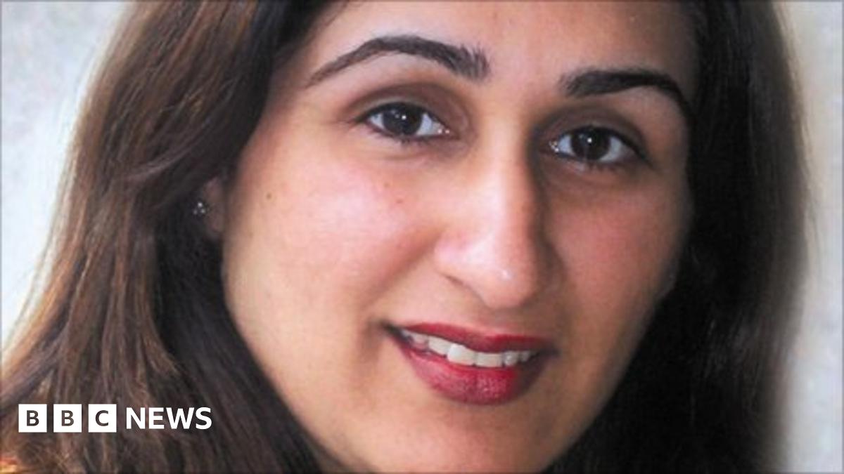 Bradford gets UK's first Muslim woman lord mayor - BBC News