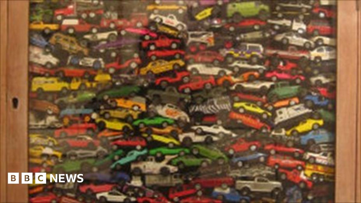 Artist Athol Whitmore needs toy cars for hospital art - BBC News