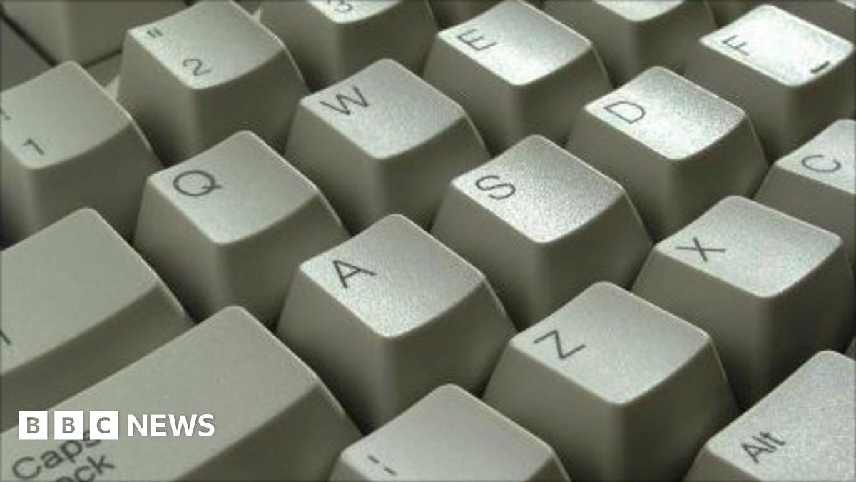 Mother of Ben Needham backs missing child tweets - BBC News