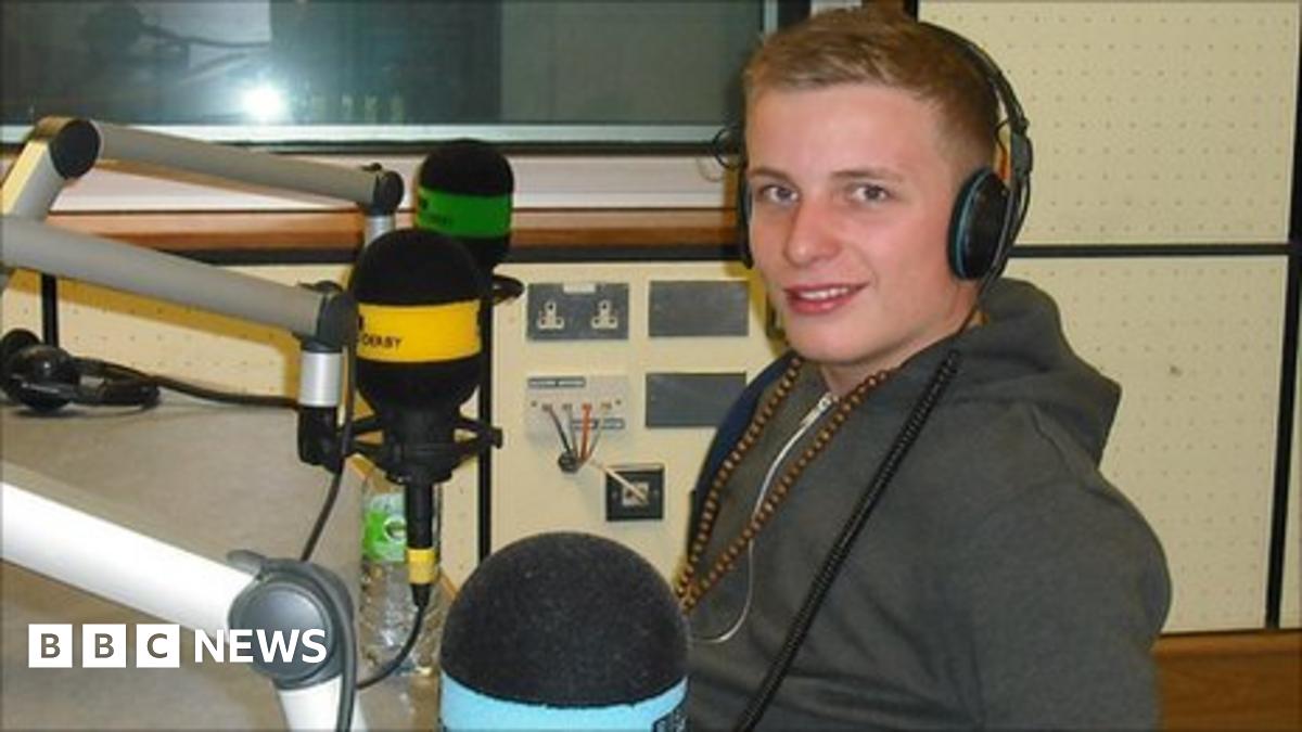 Derbyshire rapper Olly B not 'too cool for school' - BBC News