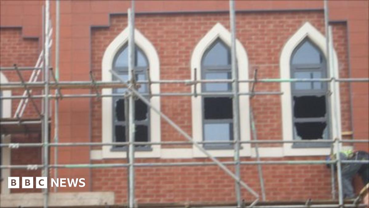 Redditch mosque on schedule despite vandalism - BBC News
