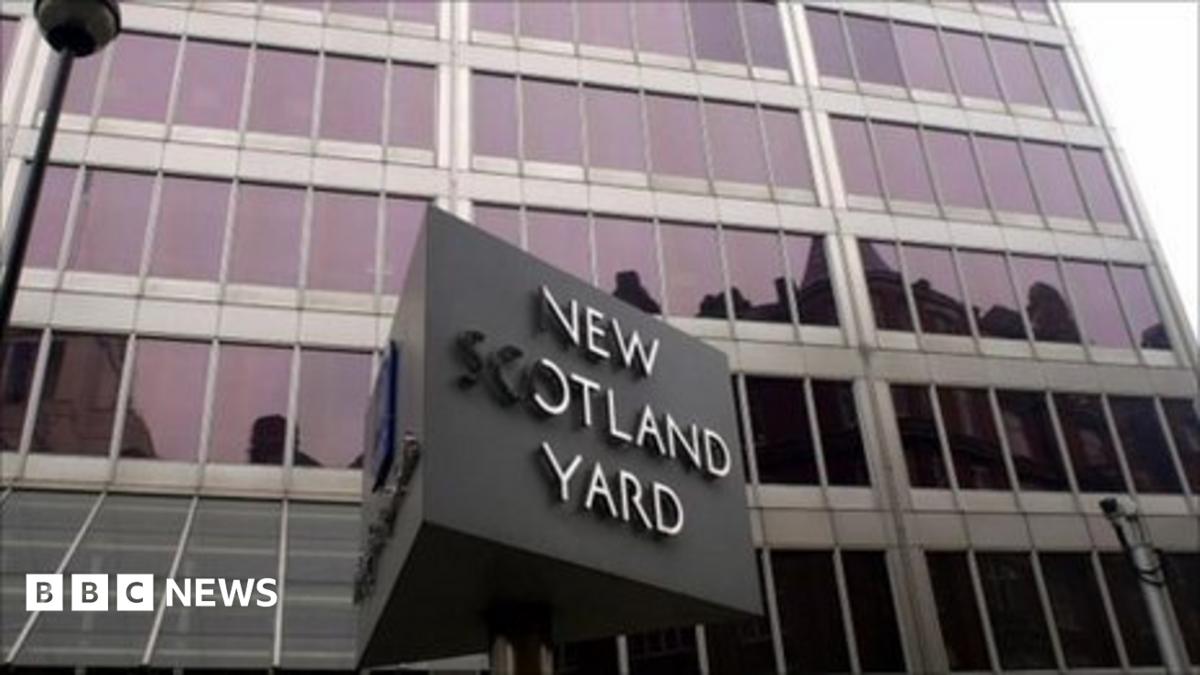 Call to save London Metropolitan Police sergeant jobs - BBC News