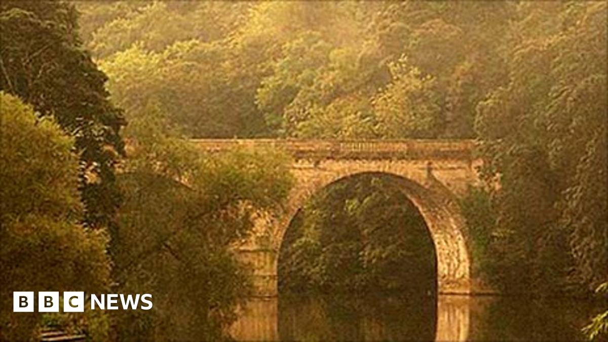 Durham's Prebends Bridge to close to traffic - BBC News