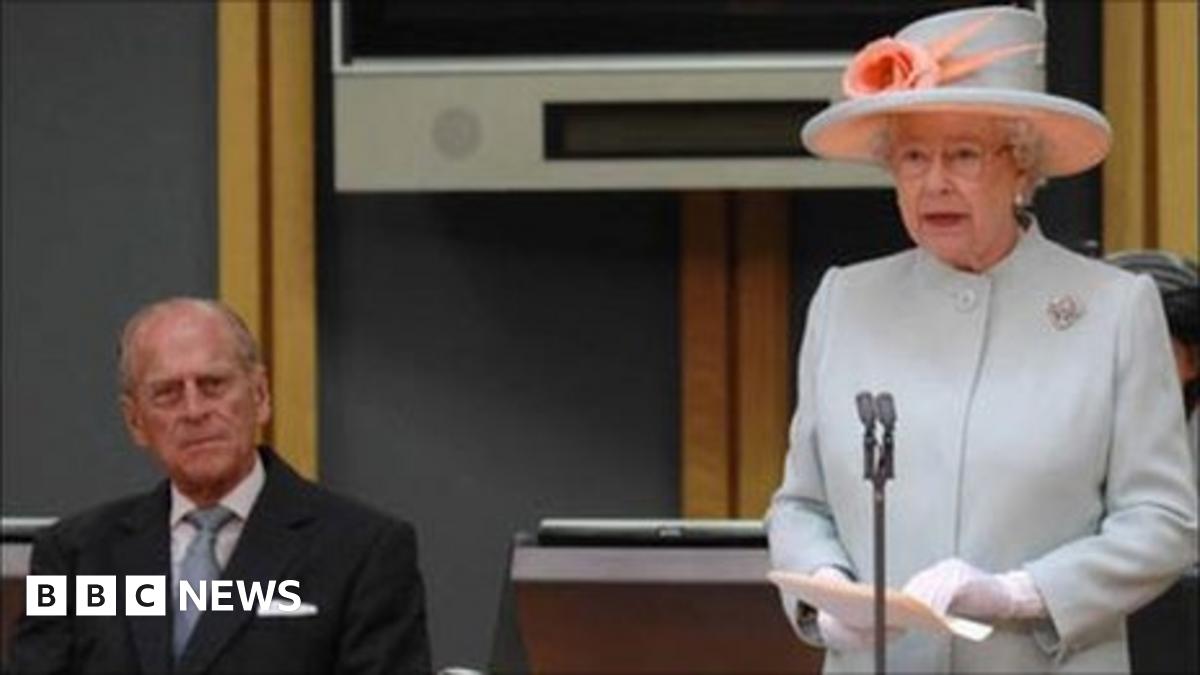 Welsh assembly evolution as Queen prepares for pageant - BBC News