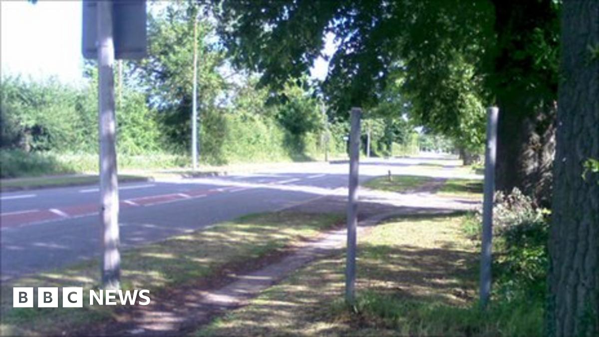 Welcome sign stolen from Lincolnshire market town - BBC News