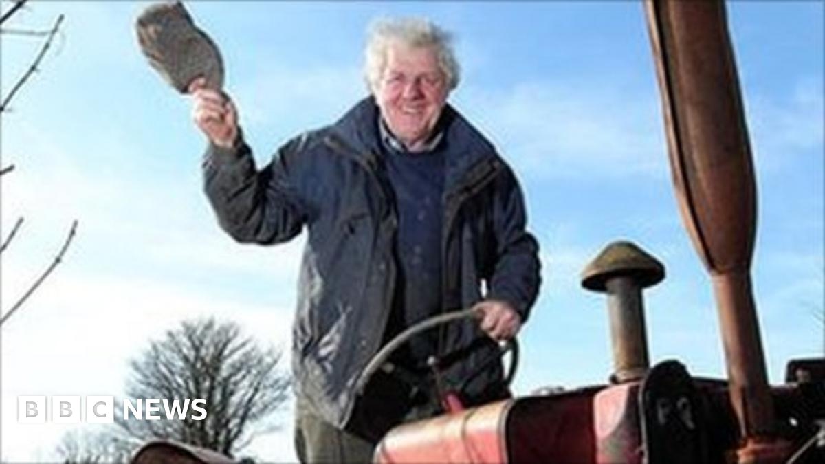 Fermanagh farmer returns in Derek's Dreaming Again - BBC News