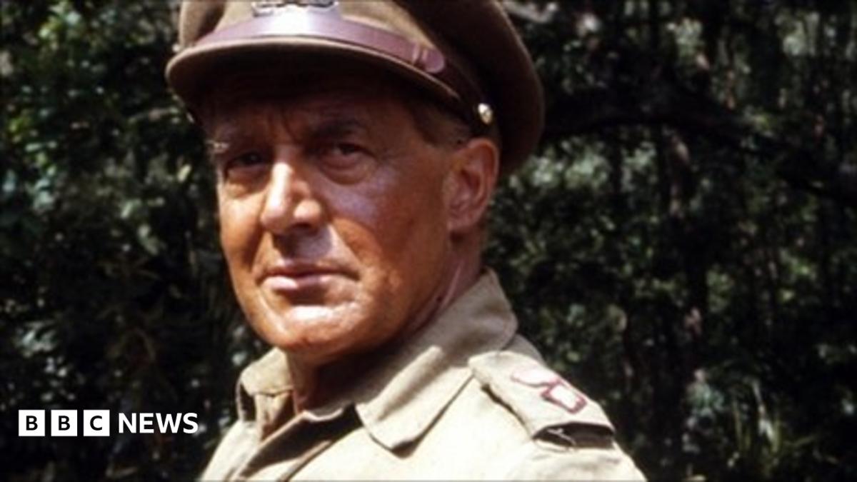 It Ain't Half Hot Mum's Donald Hewlett dies at 90 - BBC News