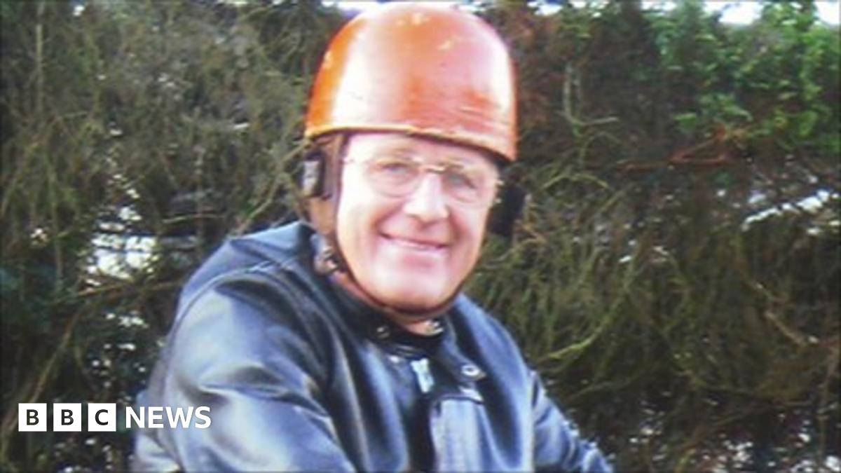 Tony Cook named as sidecar crash death TT biker - BBC News