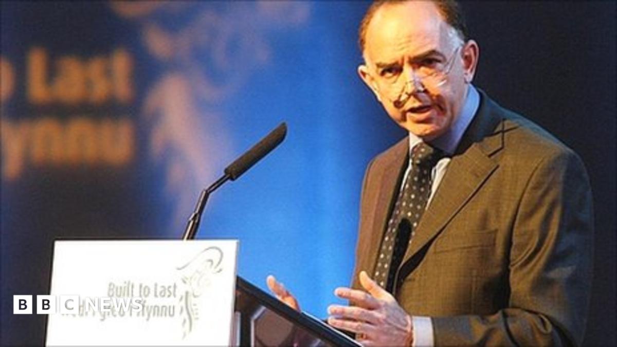 Nick Bourne plans to publish Welsh assembly diaries - BBC News