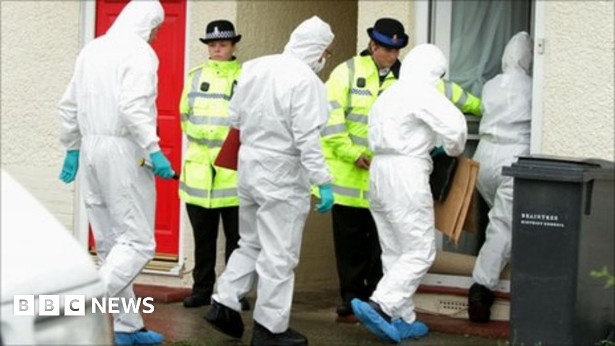 Braintree murders: Christine Chambers had called police before - BBC News