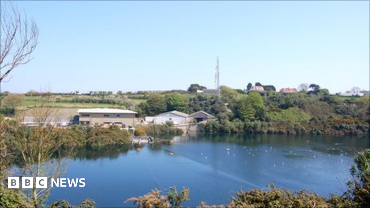 Guernsey Water aims for 'minimum' sewage investment - BBC News