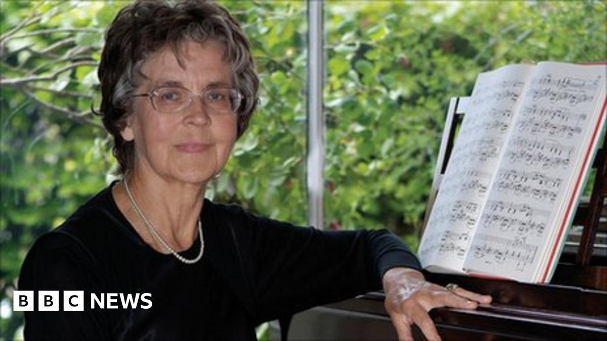 Jennifer Worth: Call The Midwife author dies at 75 - BBC News