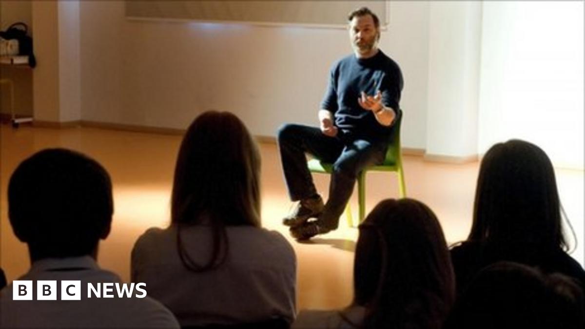 David Morrissey masterclass for Huyton pupils - BBC News