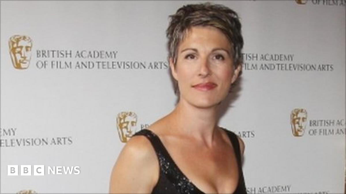 Tamsin Greig to take on Royal Court role - BBC News