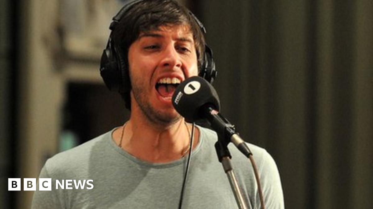 Rapper Example heads into UK arenas in 2012 - BBC News