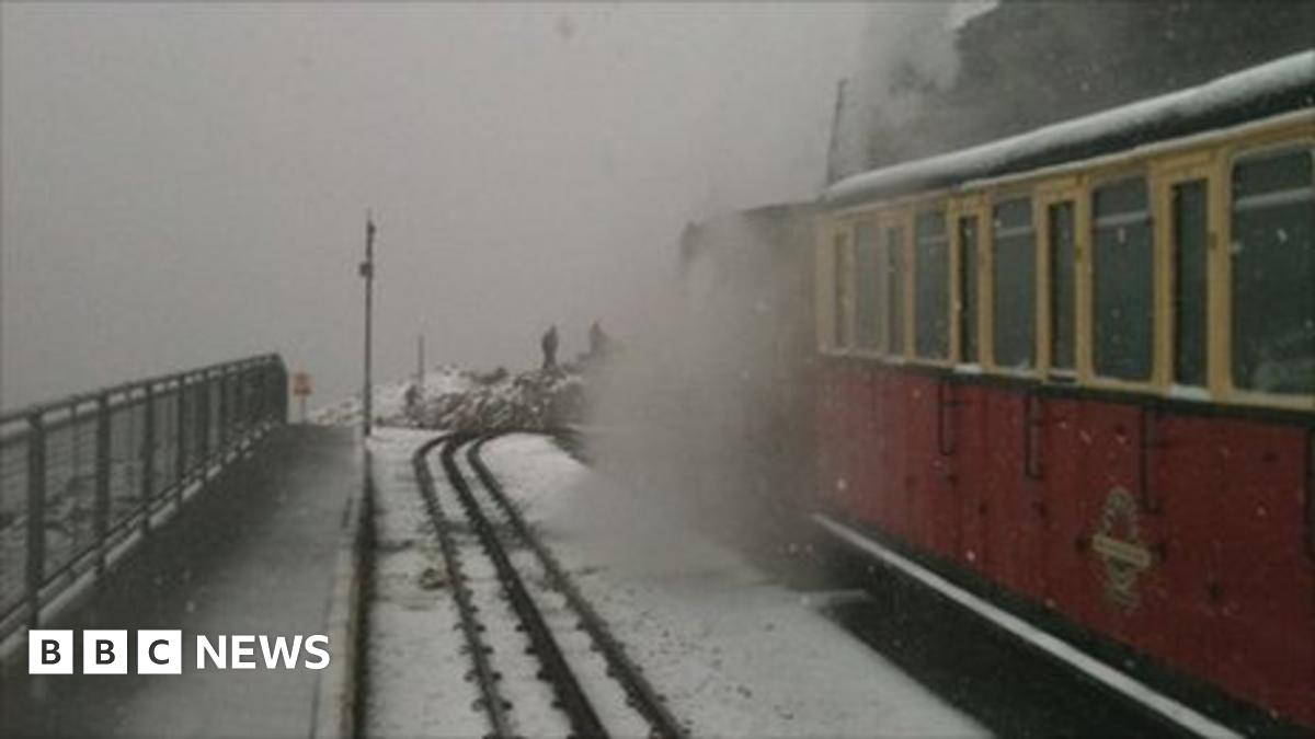 Summer snow falls on summit of Snowdon - BBC News