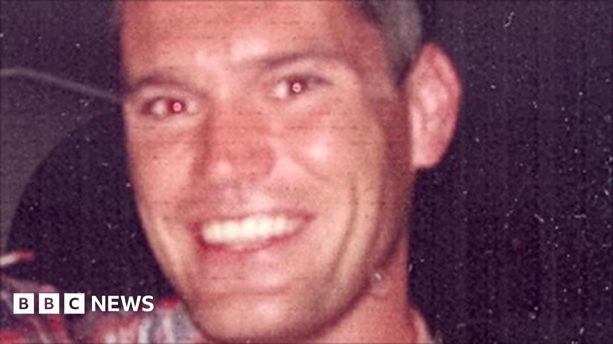 Murder hunt after daylight street stabbing in Airdrie - BBC News