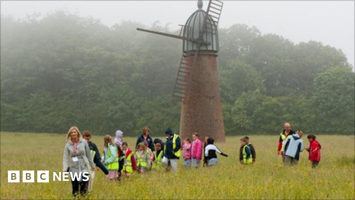 Wigan's Haigh windmill restored with lottery award - BBC News