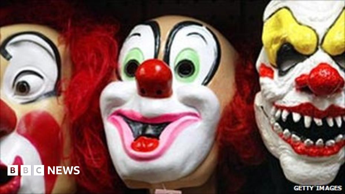 Circus offers 'clown-selling' for people's big-top fear - BBC News