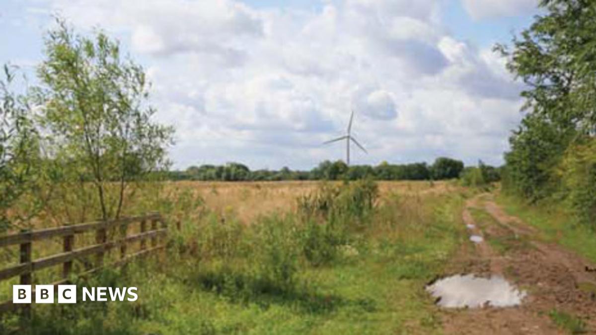 Huge Wanlip wind turbine plan gets approval - BBC News