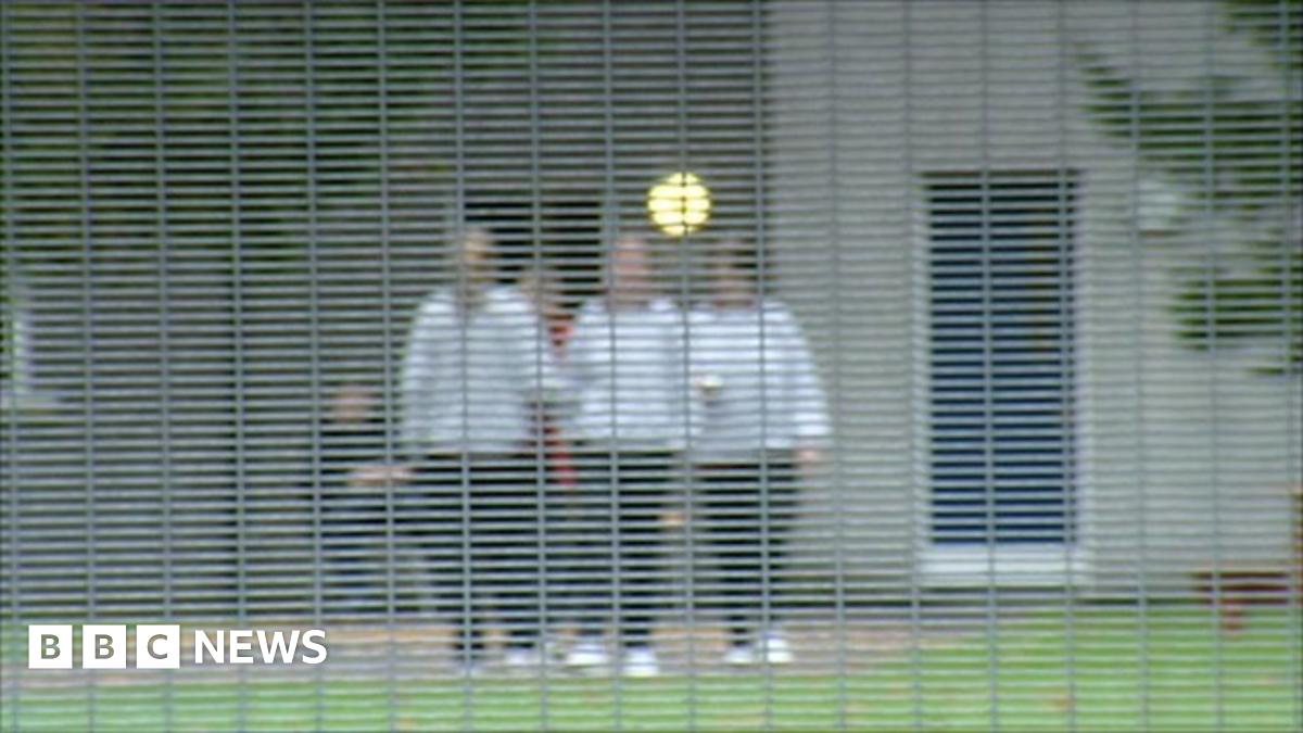 Cornton Vale inmates to be moved to HMP Polmont - BBC News