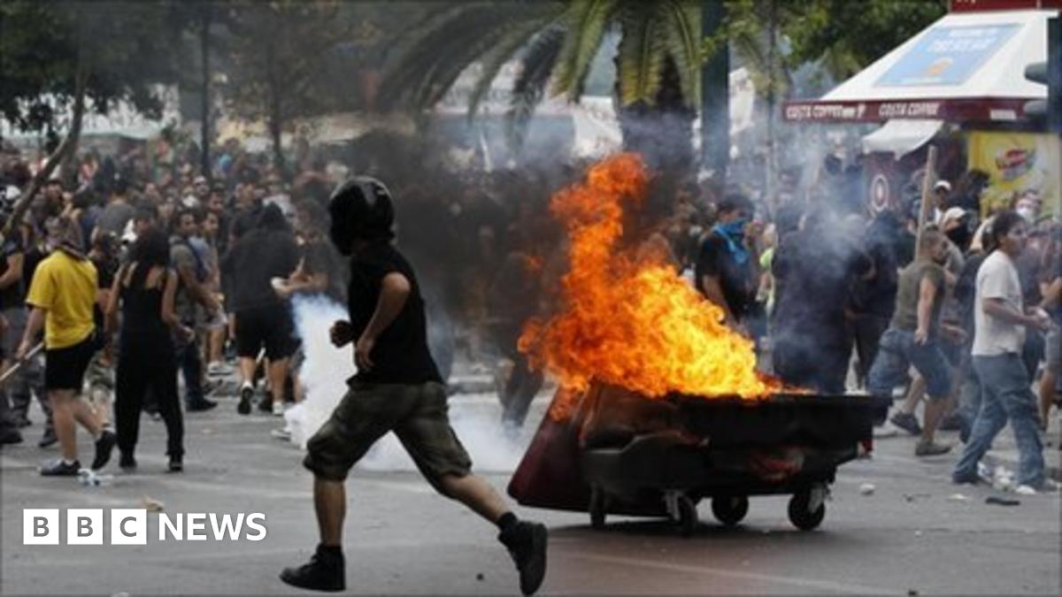 Greek PM George Papandreou to unveil new cabinet - BBC News