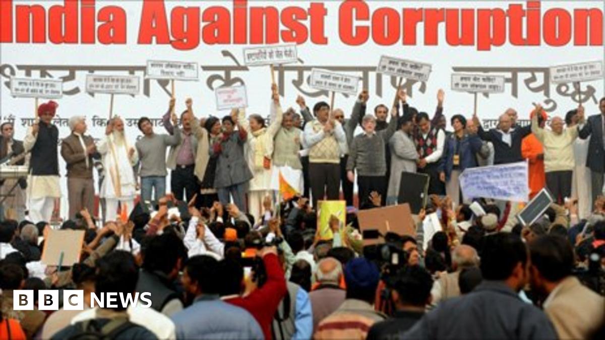 India parties pledge anti-corruption law - BBC News