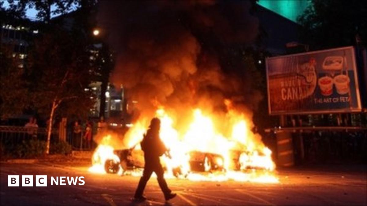 Rioting Canadians exposed online - BBC News