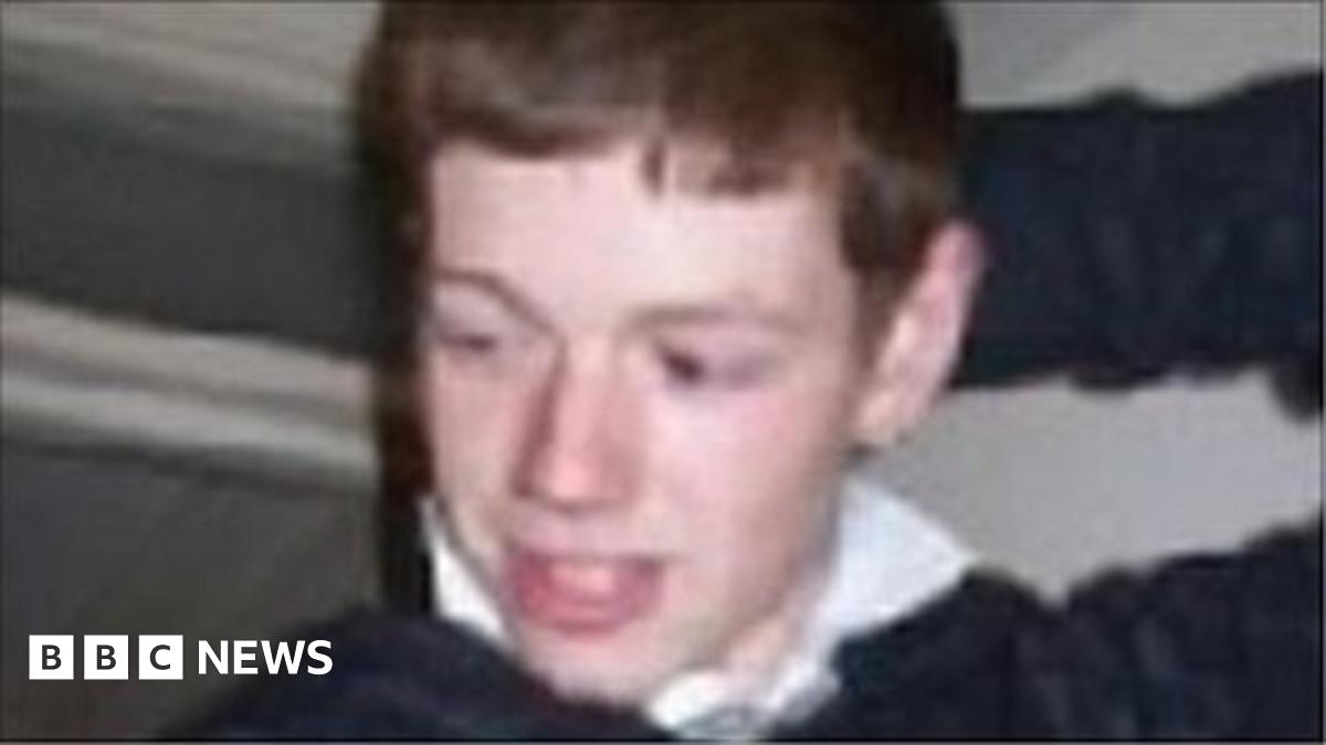 Three teenagers guilty of Nicholas Pearton manslaughter - BBC News