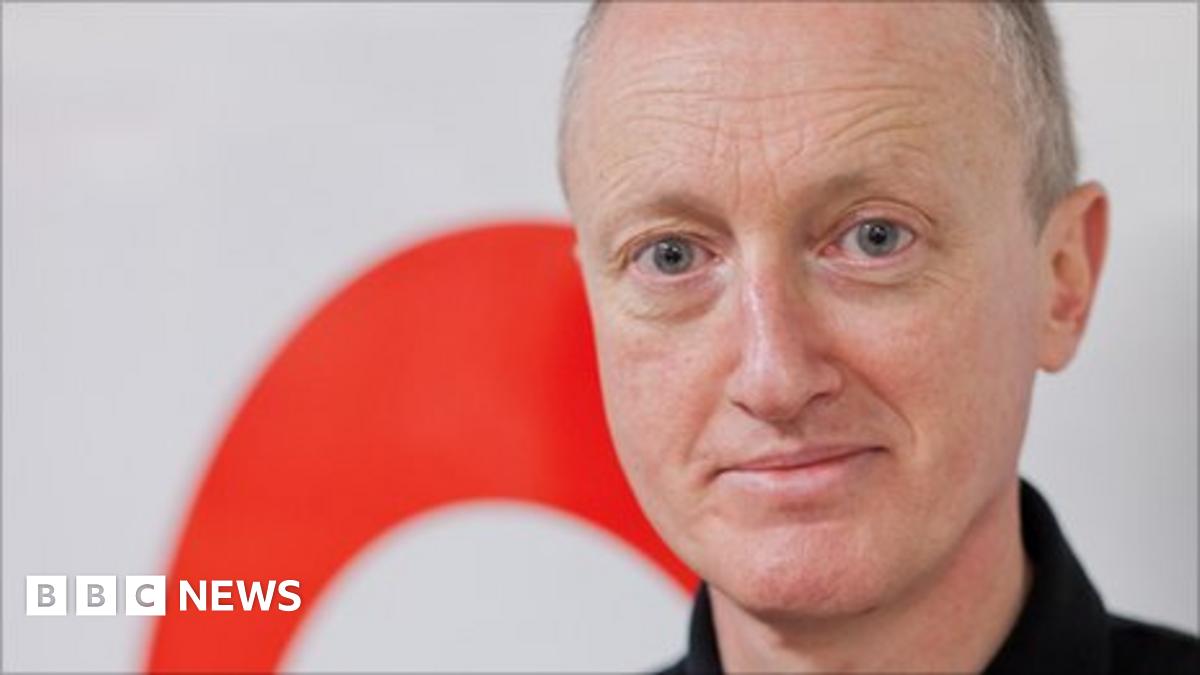 'Acts of kindness' sought by Michael Landy for Tube art - BBC News