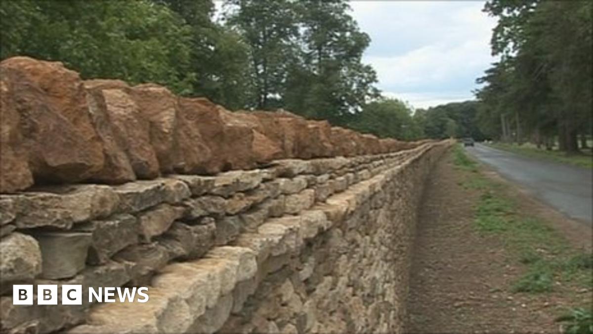 Great Tew Estate wall restored with 500,000 stones - BBC News