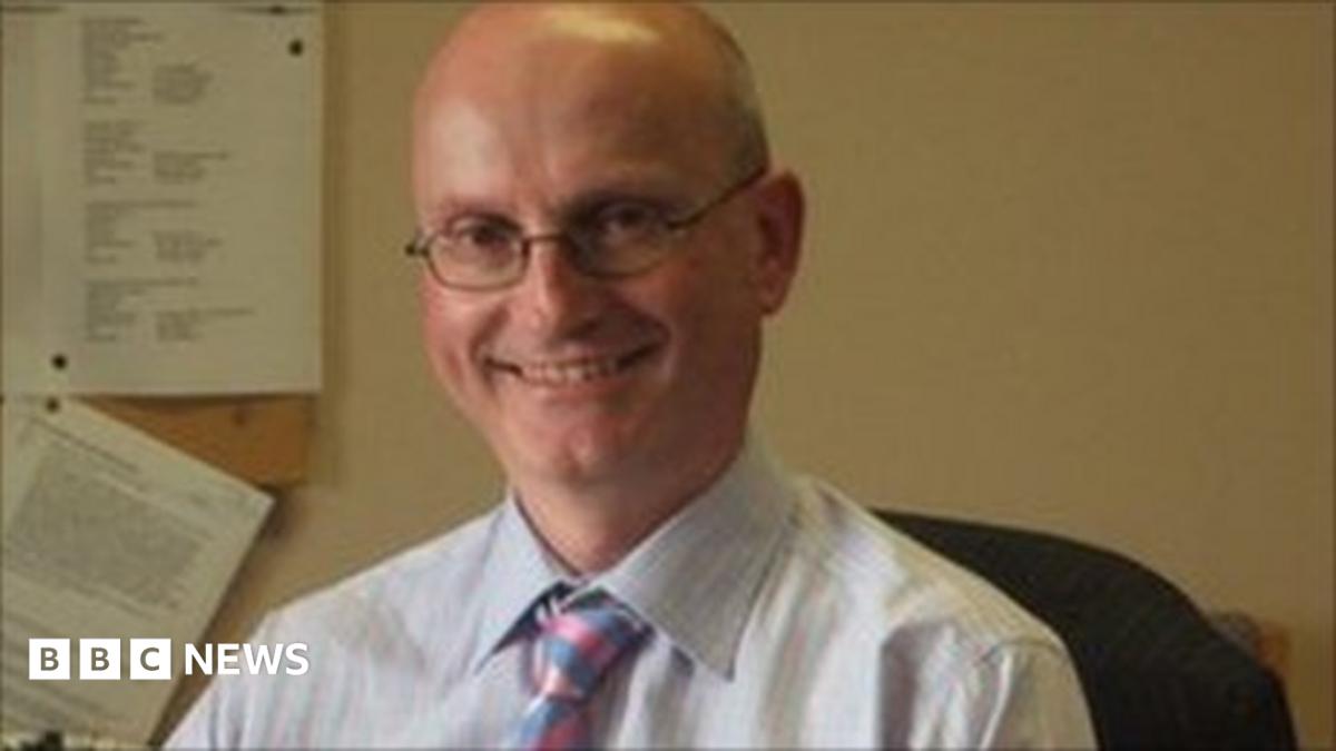 Leicester NHS chief executive's 'no pay' warning - BBC News