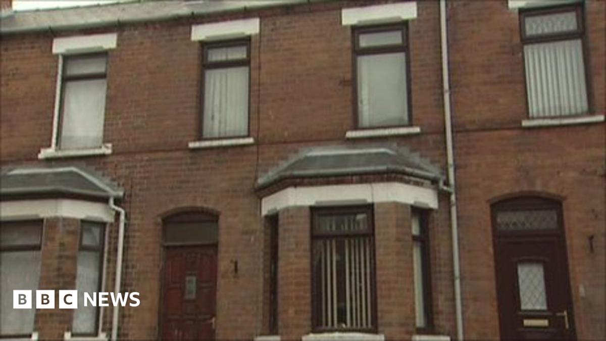 West Belfast homes attacked by gang - BBC News