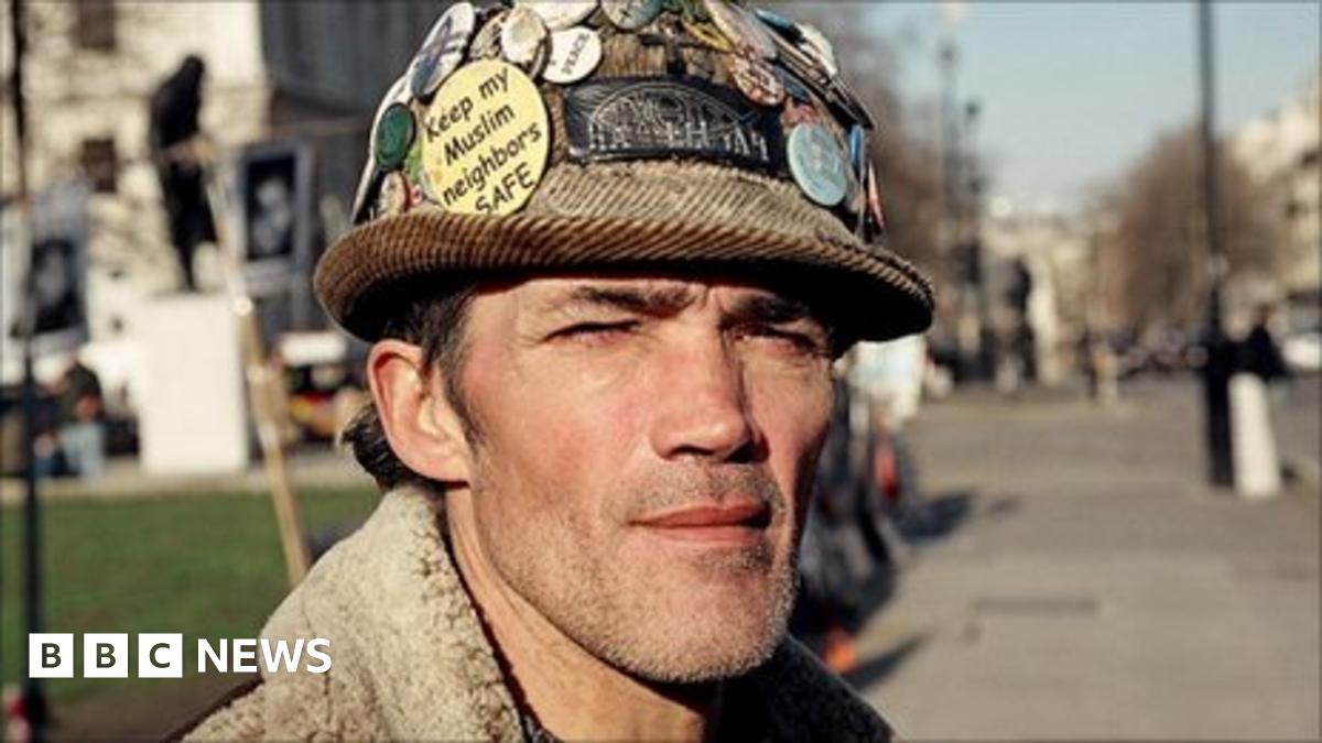 Parliament Square peace campaigner Brian Haw dies - BBC News