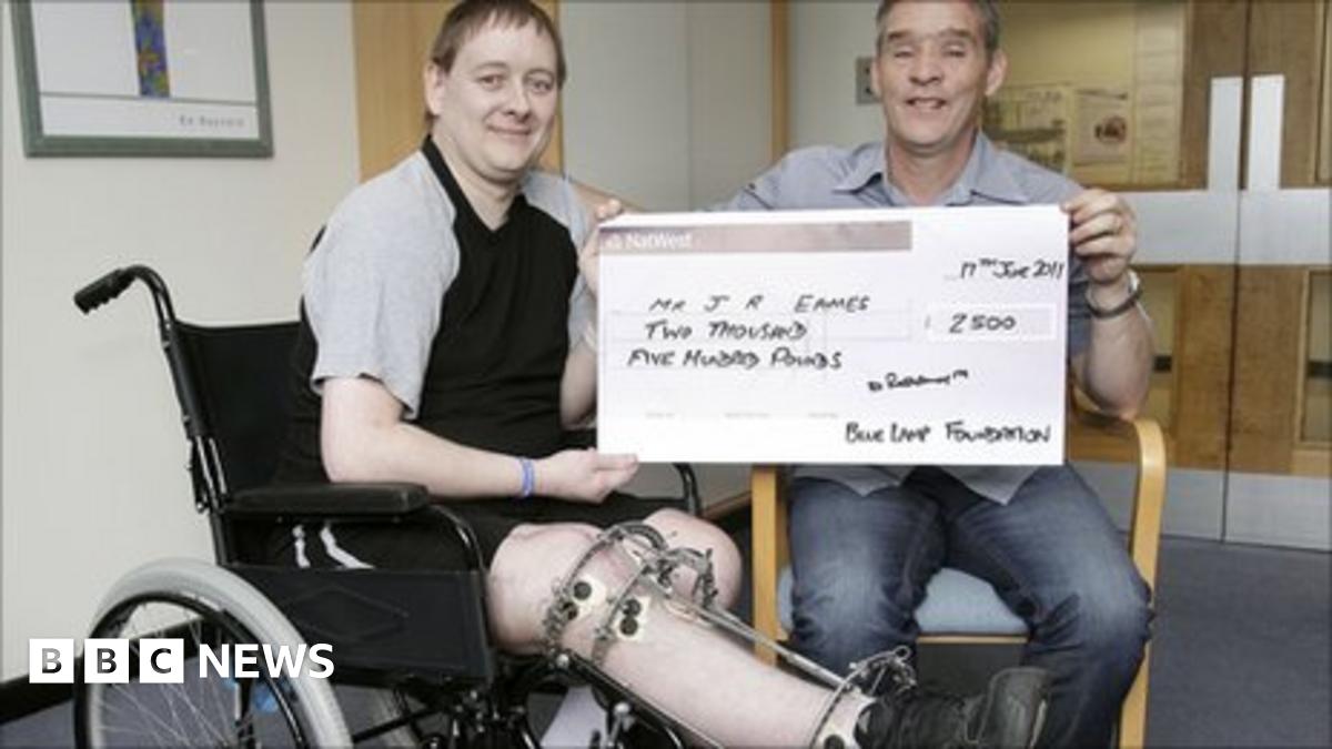 Pc David Rathband's Blue Lamp Foundation in first award - BBC News