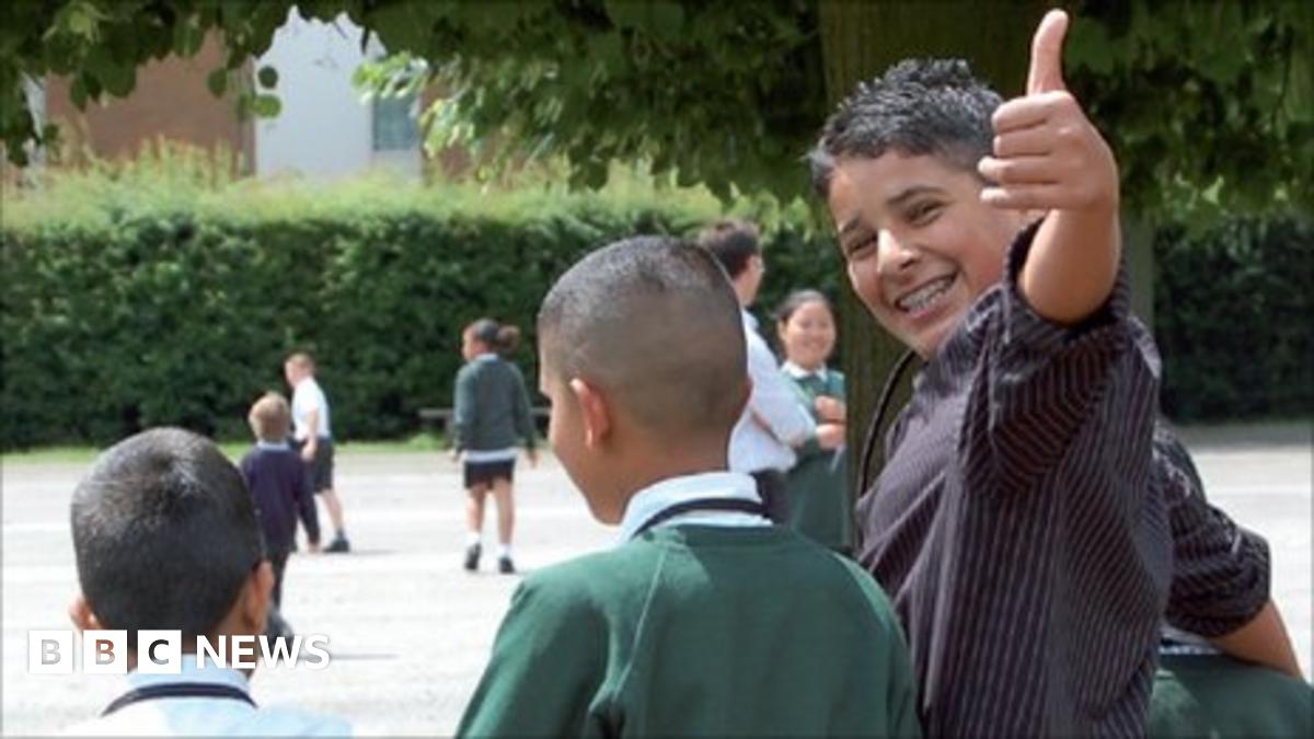 Slough racism charity Aik Saath 'could have to fold' - BBC News