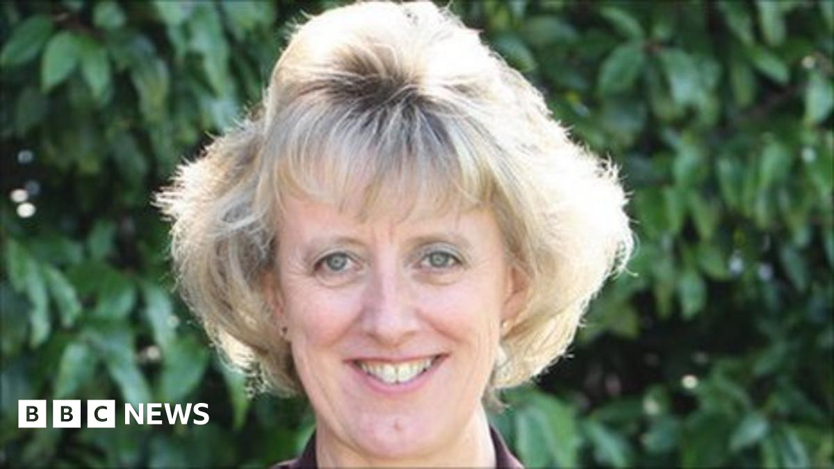 Northumbria Police Chief Constable Sue Sim refuses bonus - BBC News