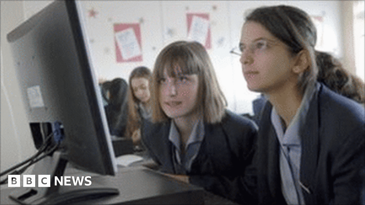 NUTs fear over Cornwall academy trend - BBC News