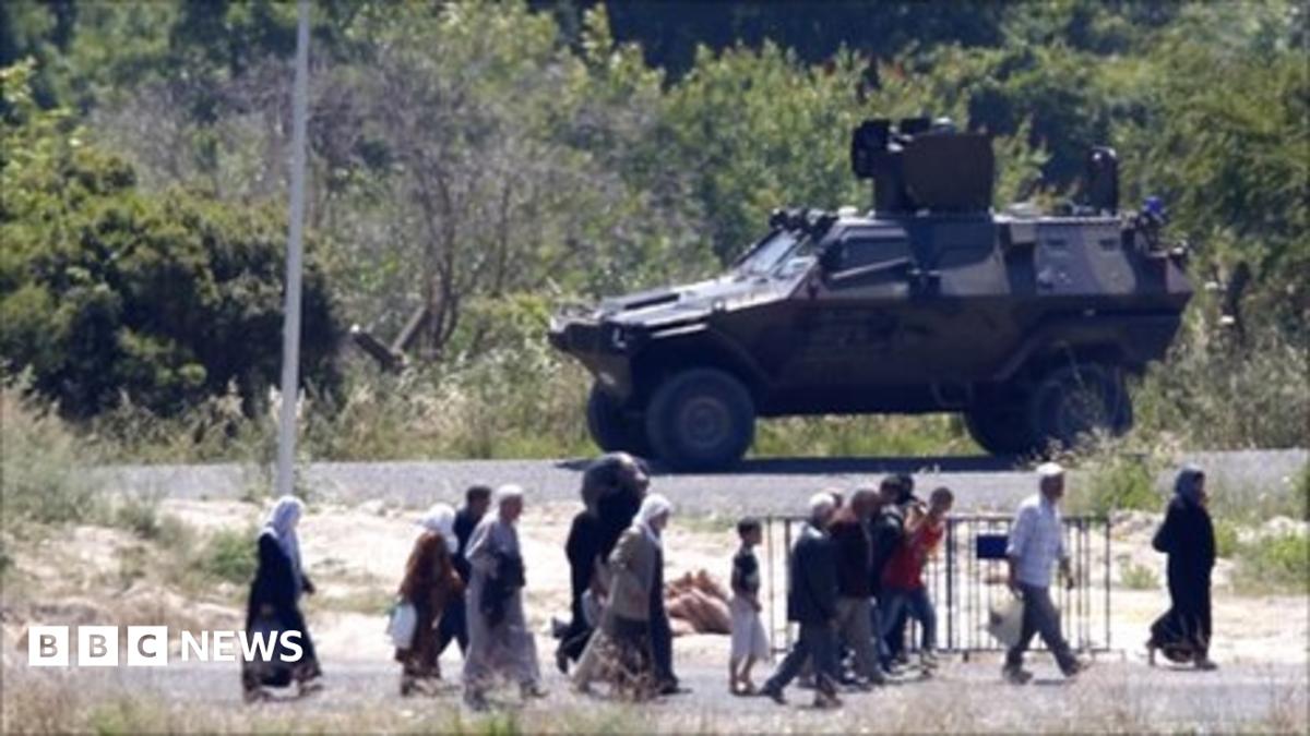 Syria: Refugees flee border camps as troops deploy - BBC News