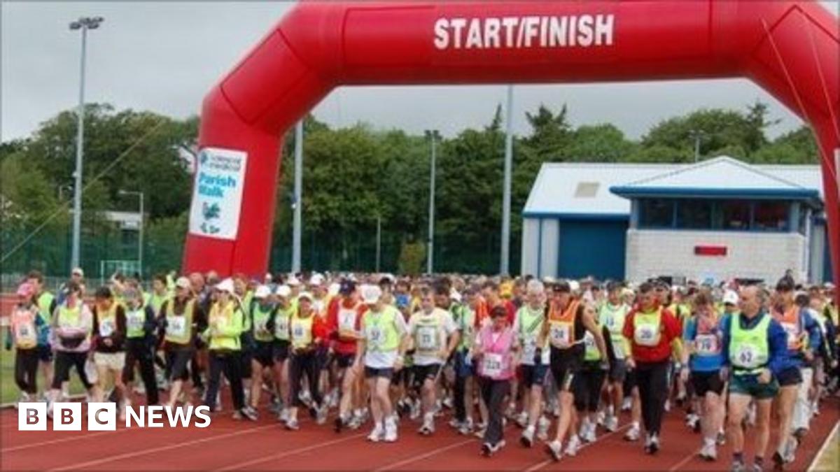 Isle of Man Parish Walk takes place - BBC News