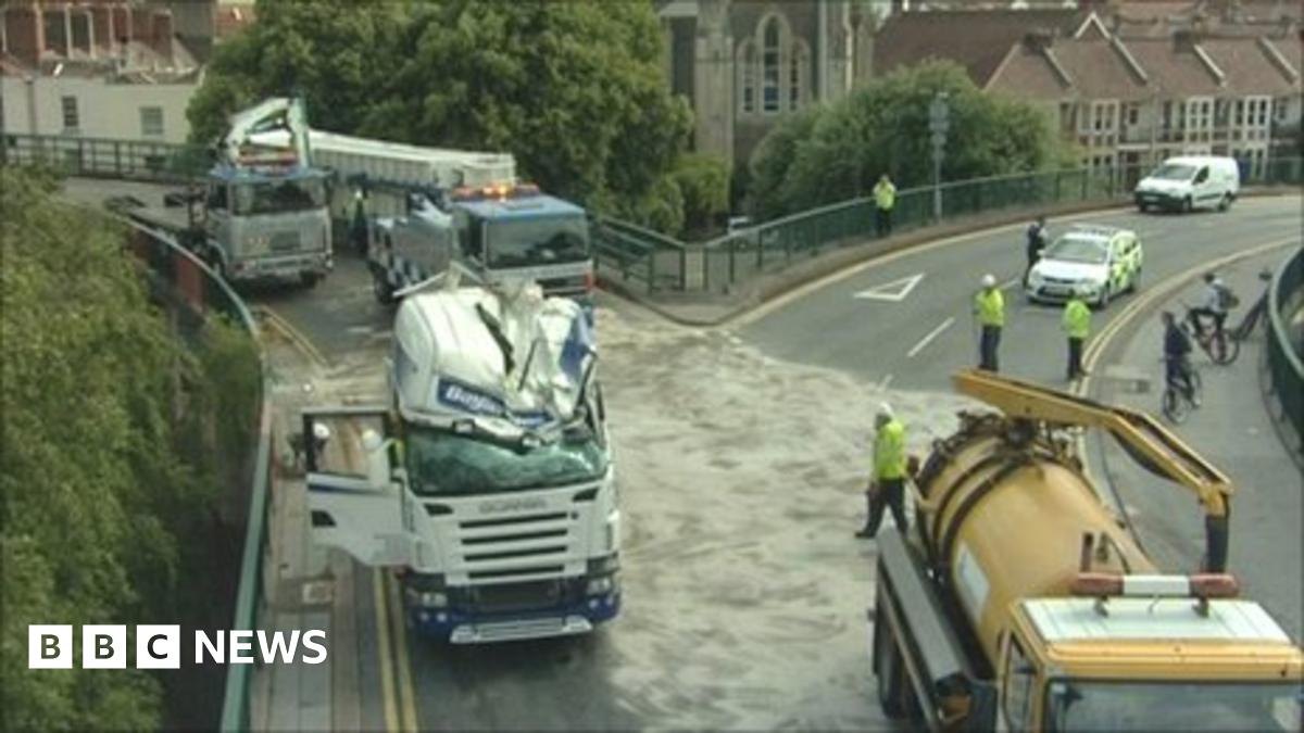 Plimsoll Bridge in Bristol reopens after diesel damage - BBC News