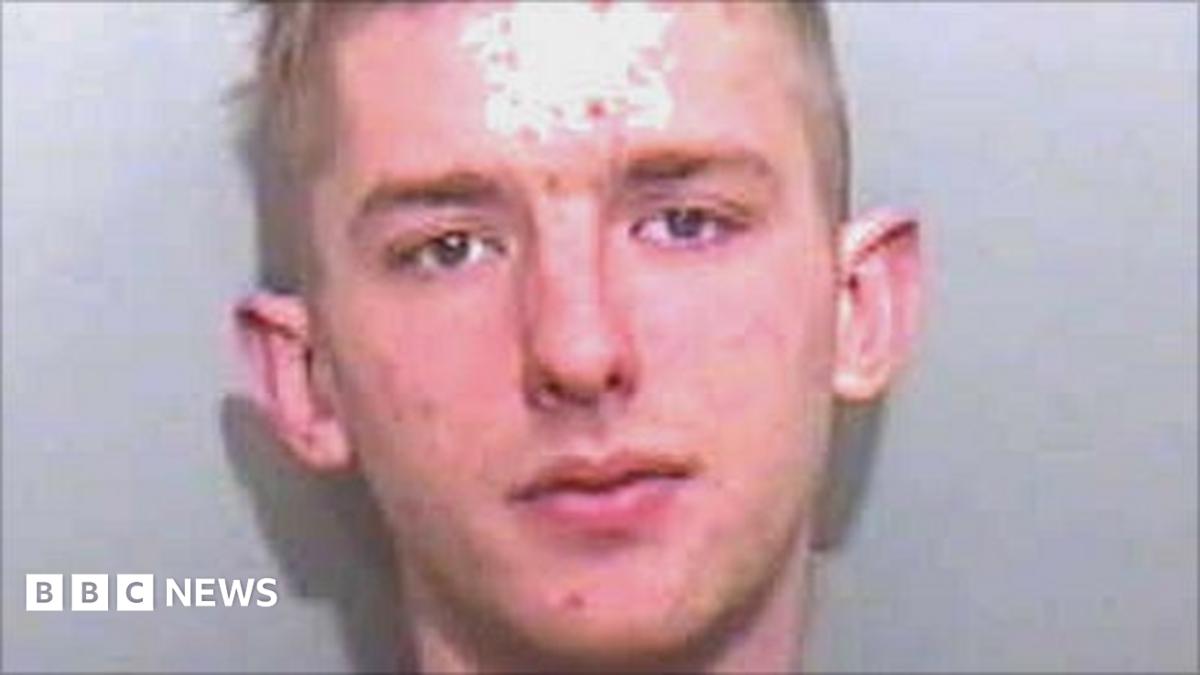 Southend knife attack: Man wanted by Essex Police - BBC News