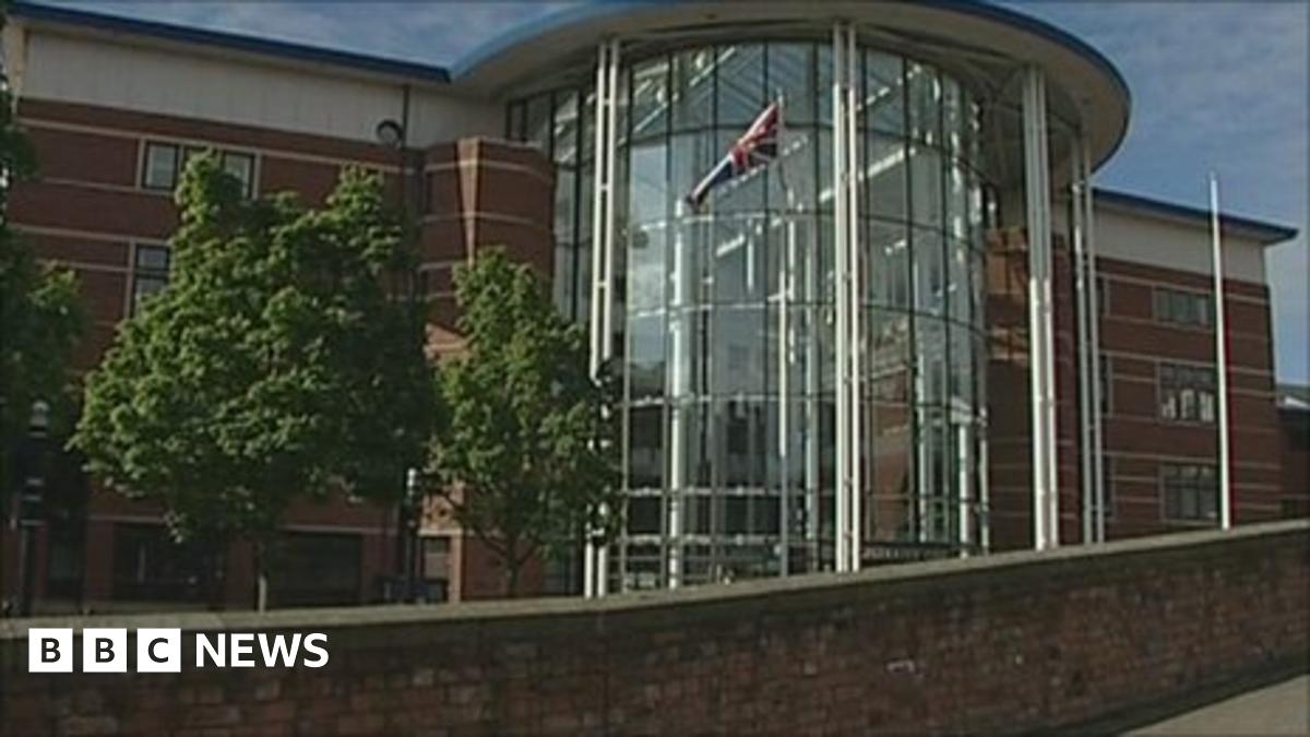 Nottingham district judge hits out at riot sentences - BBC News