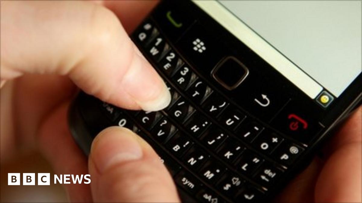 Press Association backs phone-hack arrest reporter - BBC News