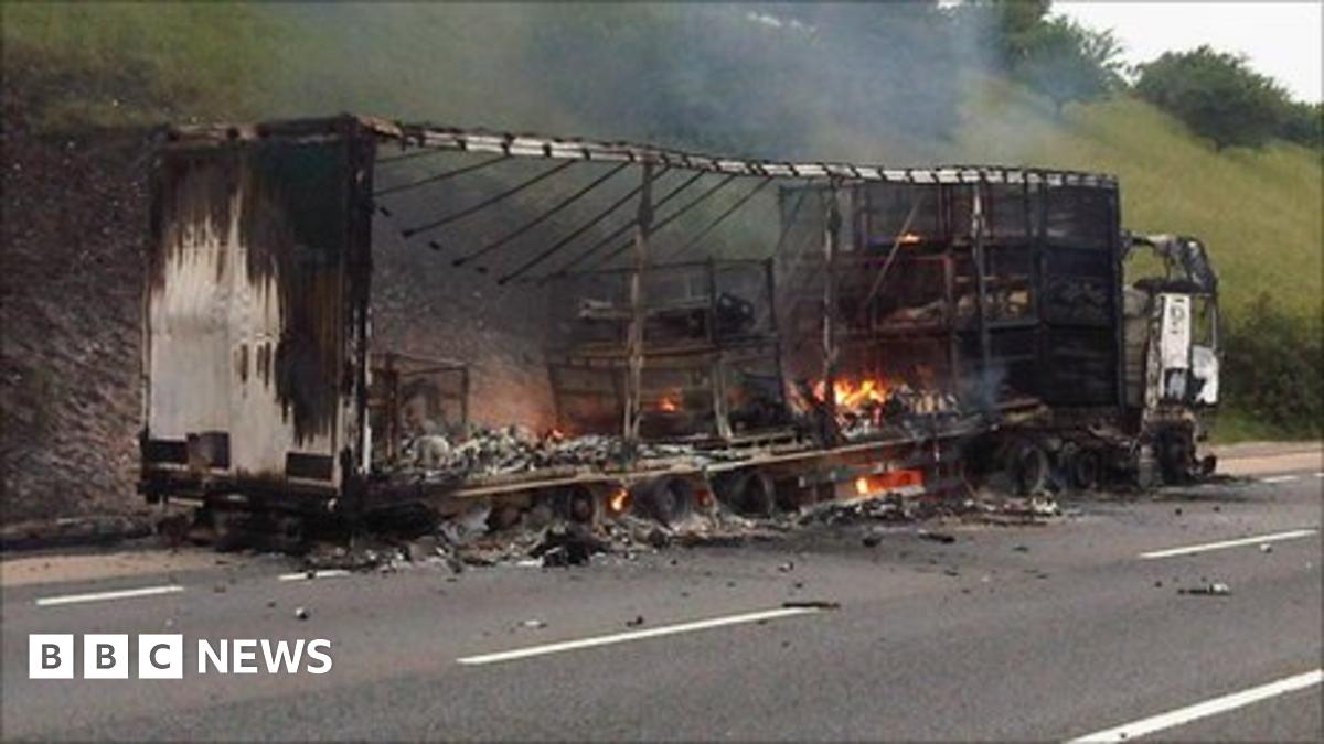 A14 lorry fire causes travel chaos as route is closed - BBC News